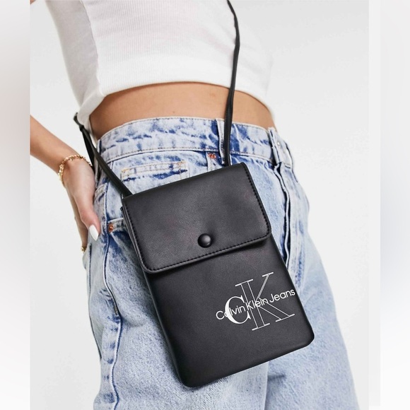 Calvin Klein Jeans | Bags | Calvin Klein Jeans Sculpted Phone Crossbody ...